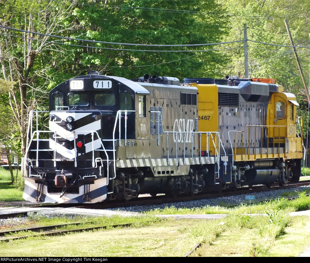 GP-30 2467 Pulls GP-7 711 back to Dillsboro